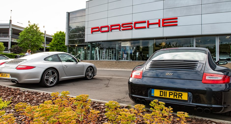 R19 Visit to Porsche Centre Reading | Thames Valley Galleries | Porsche ...