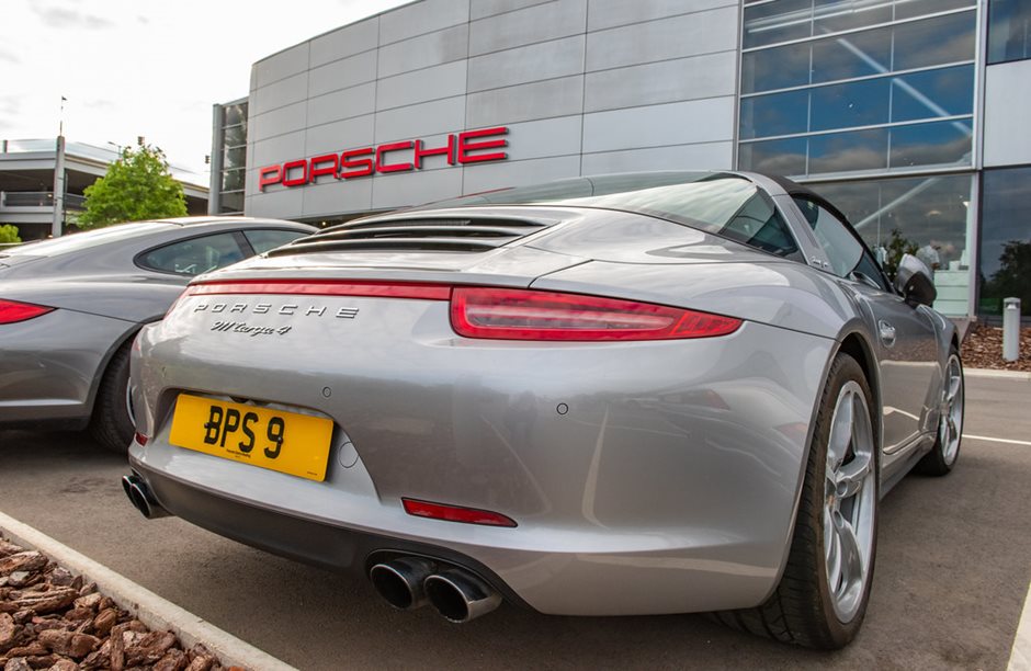 R19 Visit to Porsche Centre Reading | Thames Valley Galleries | Porsche ...
