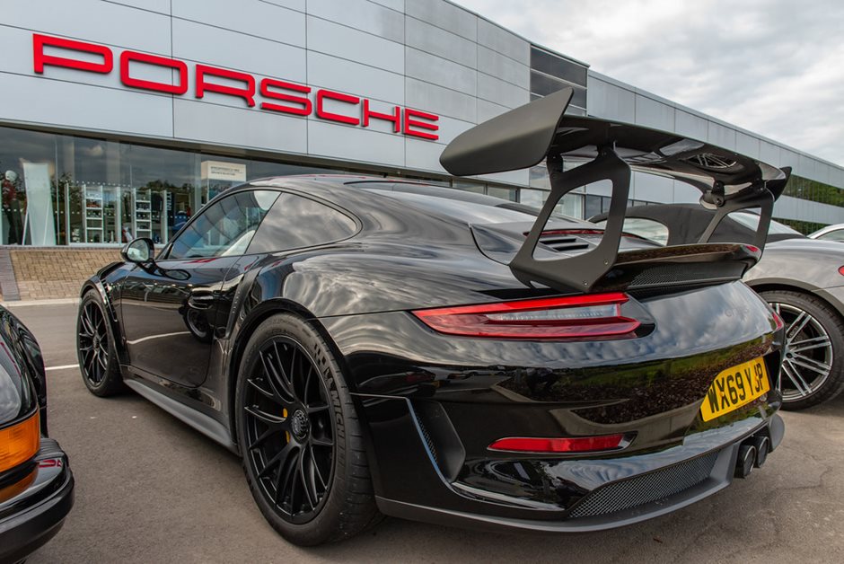 R19 Visit to Porsche Centre Reading | Thames Valley Galleries | Porsche ...