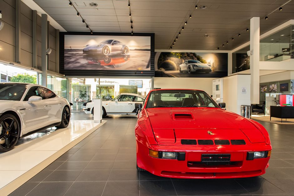 R19 Visit to Porsche Centre Reading | Thames Valley Galleries | Porsche ...