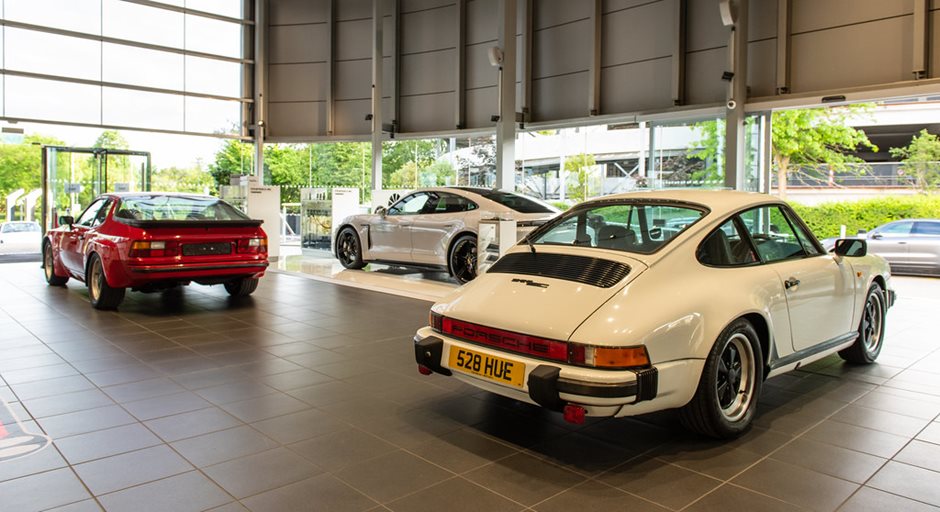 R19 Visit to Porsche Centre Reading | Thames Valley Galleries | Porsche ...